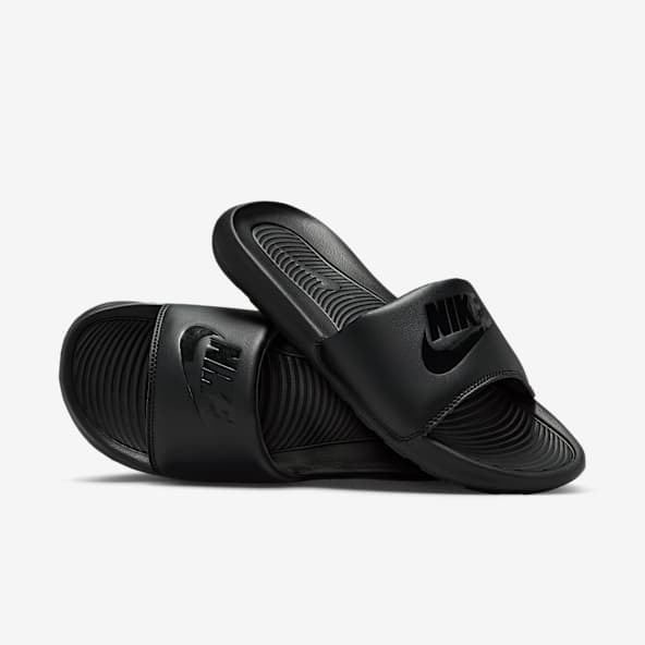 Sandaler och badtofflor. Nike SE