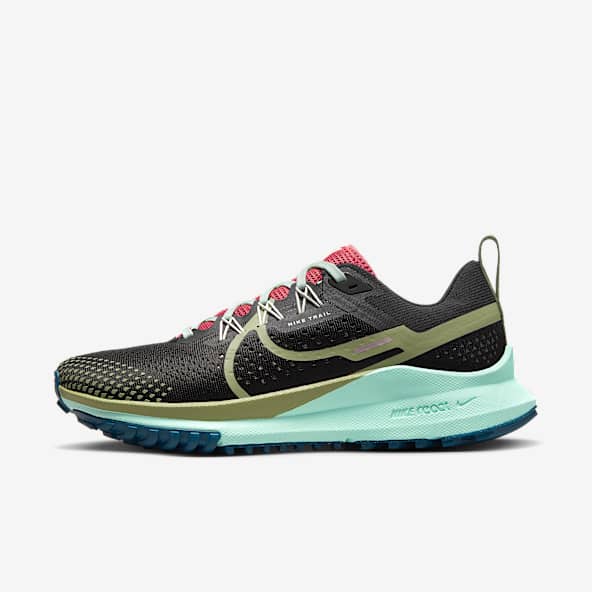 Black Pegasus Trail Running Shoes. Nike SI