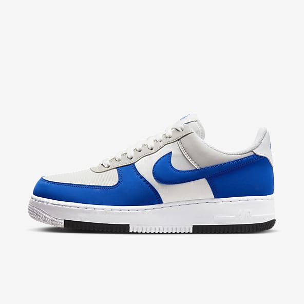 White Air Force 1 Low Top Shoes. Nike.com