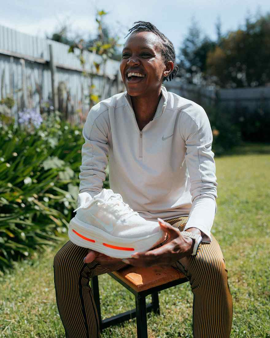 Run Beyond: Nike Vomero Premium è progettata per aiutarti a superare i tuoi limiti e macinare ...