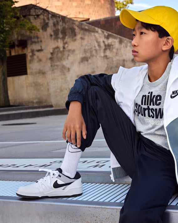 Nike Kids. Nike SG