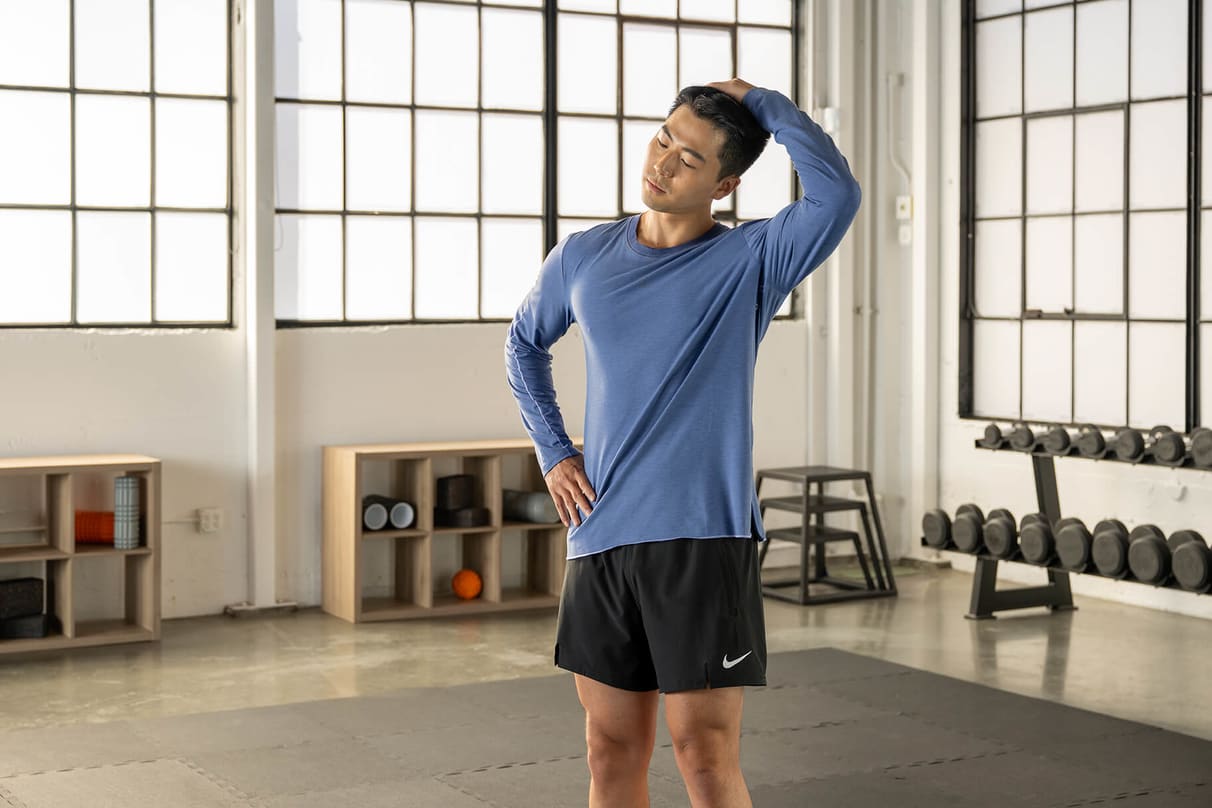 Comment créer une routine d'étirement matinale à la maison. Nike CA