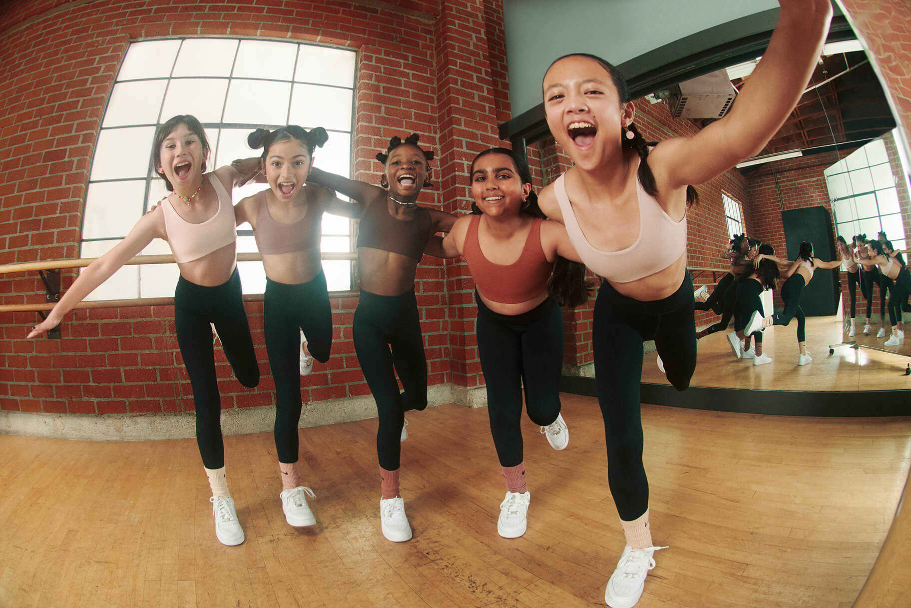 Los mejores bras deportivos Nike para niña. Nike