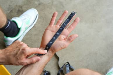 How to measure your hand to find your glove size. Nike UK