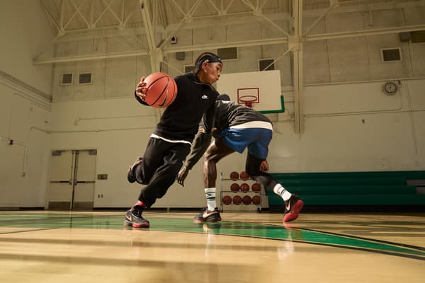 Idées de tenues pour un match de basketball. Nike CA