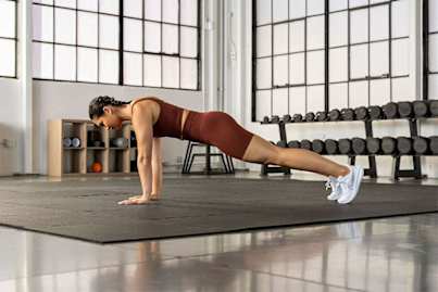 elevated plank kickbacks