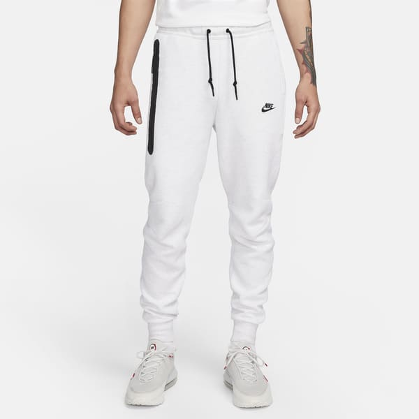 So stylst du Jogginghosen für die Arbeit. Nike DE