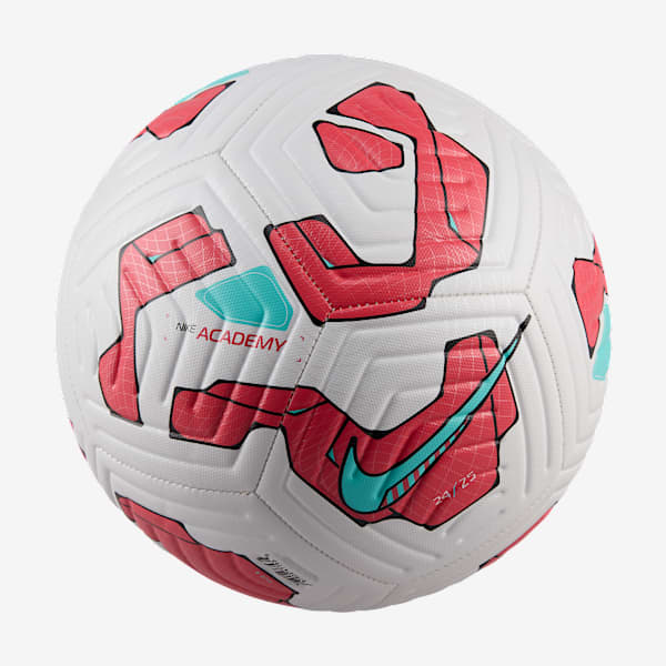 Cómo patear un balón de fútbol. Nike MX