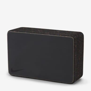 Cómo usar los bloques de yoga: 5 posturas que puedes probar. Nike ES