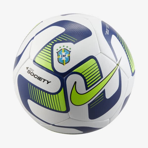 Cómo patear un balón de fútbol. Nike ES