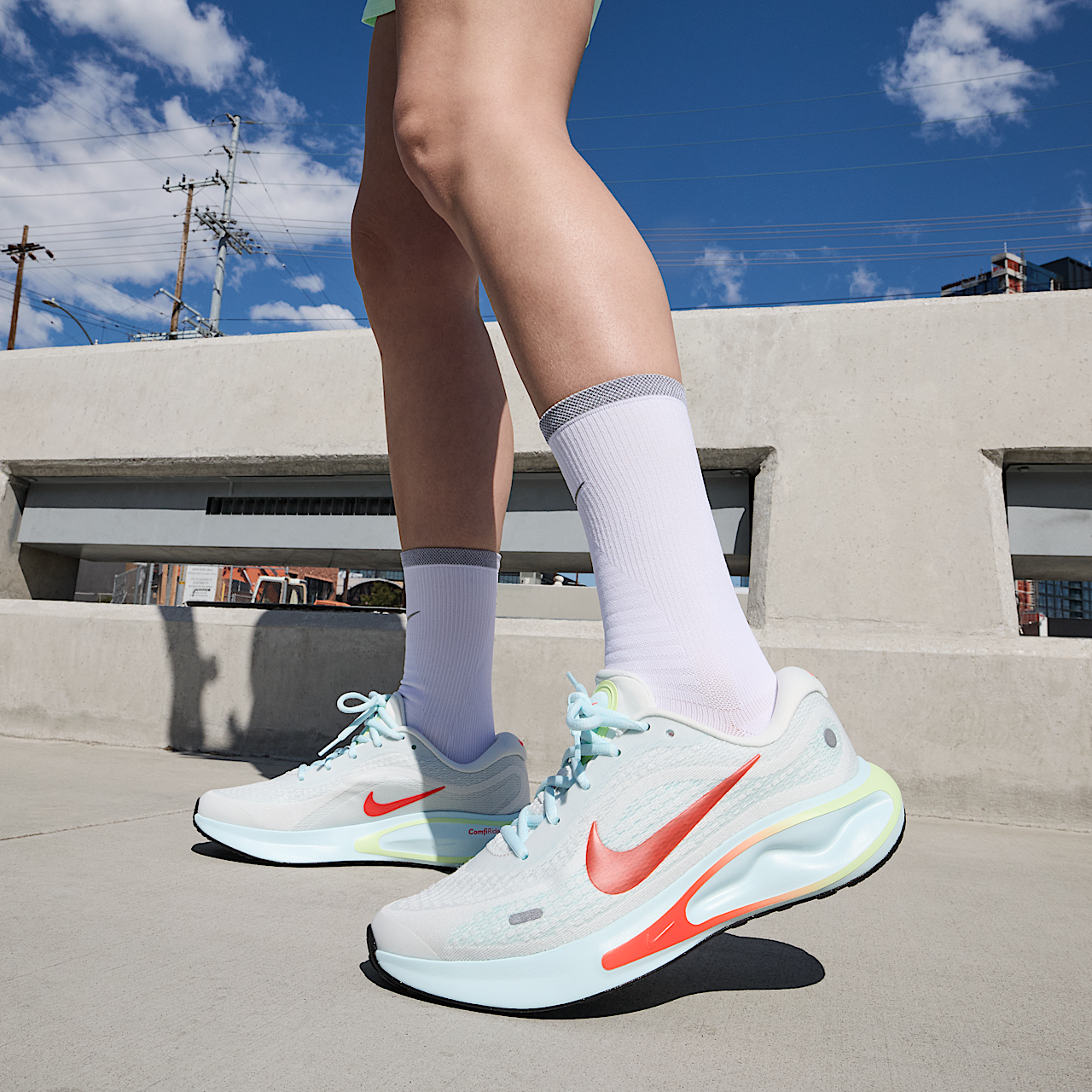 Nike Journey Run - FJ7765-101 | Sneakerplaats.nl