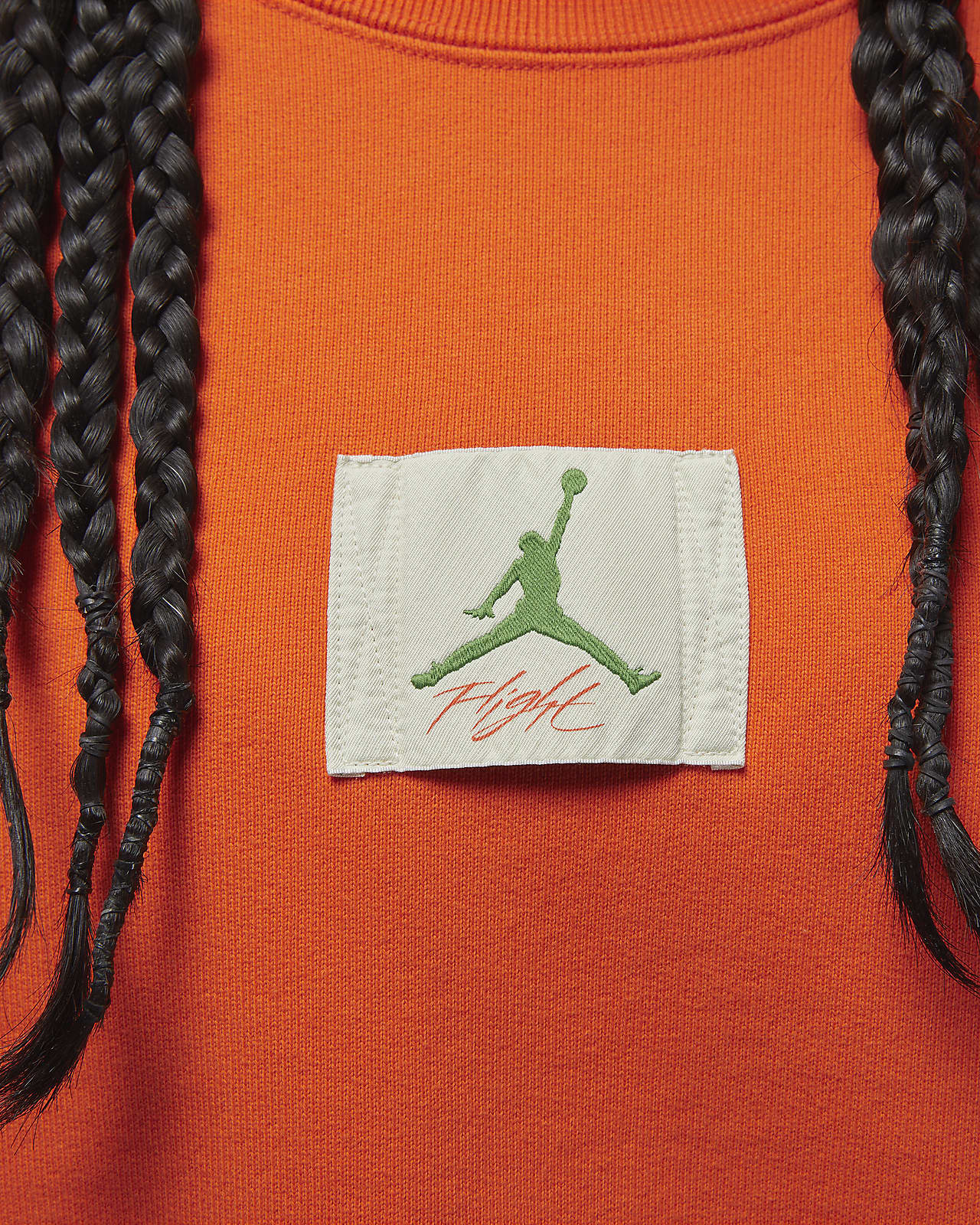 Jordan x TITAN Women's Crew-Neck Sweatshirt. Nike NL