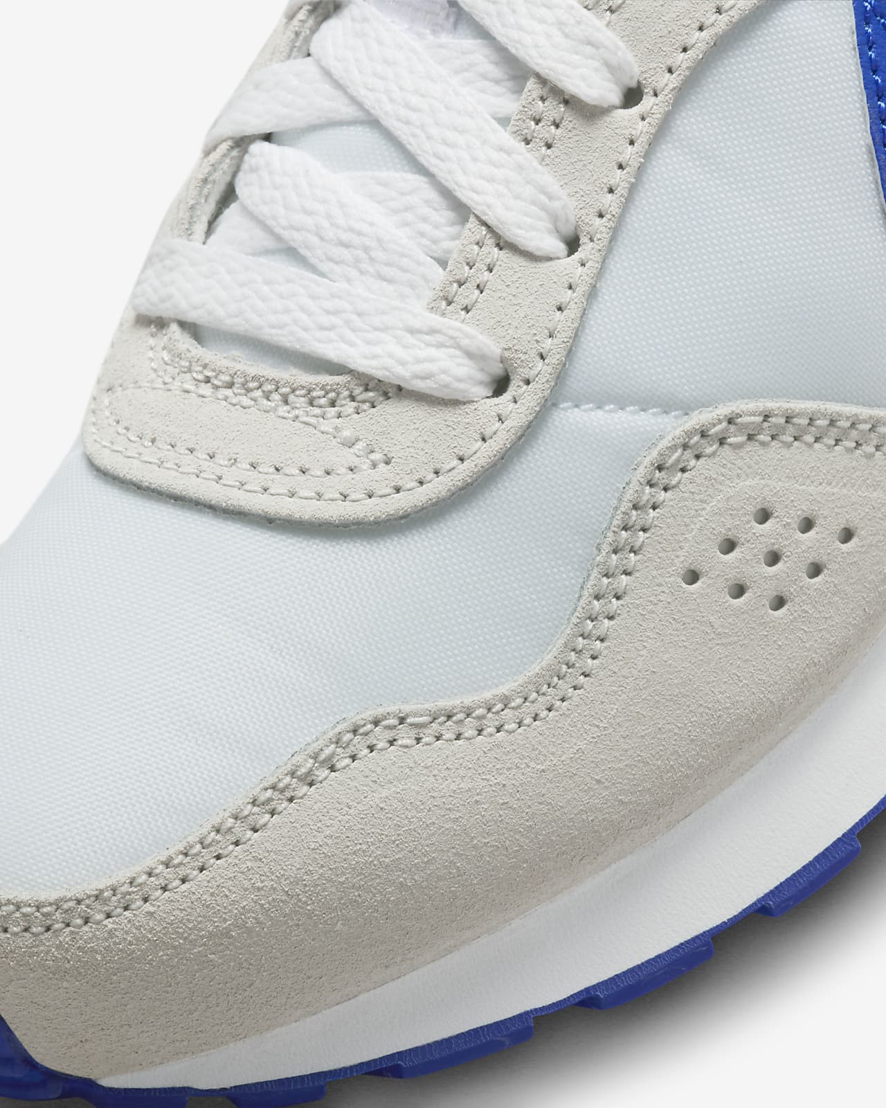 Nike MD Valiant Older Kids' Shoe. Nike ID