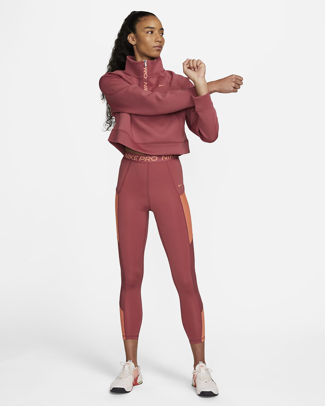 Nike Pro Women's High-Waisted 7/8 Leggings with Pockets. Nike GB