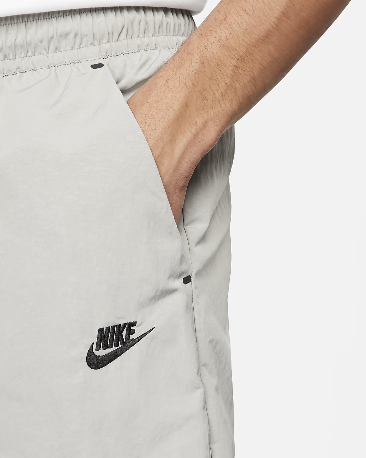 Nike Sportswear Tech Essentials Men's Lined Commuter Trousers. Nike AT