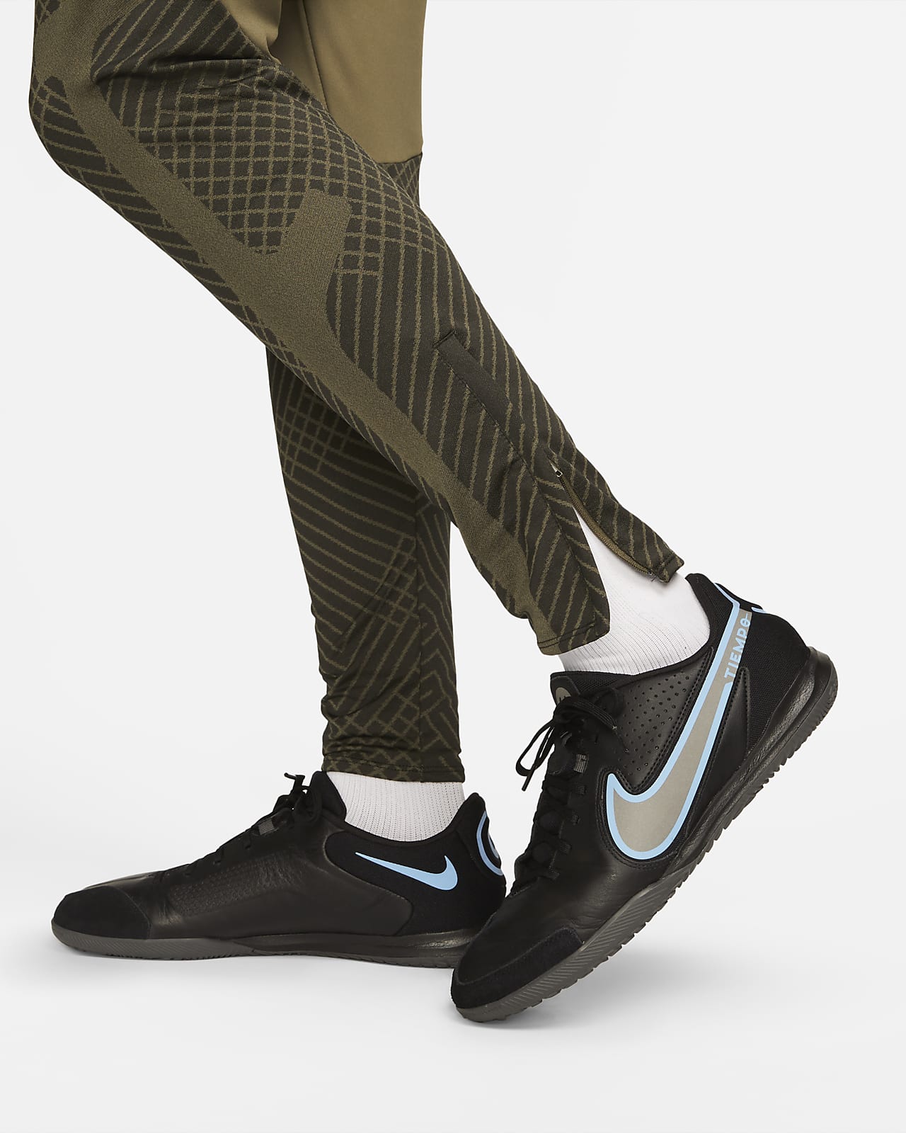 Nike Dri-FIT Strike Men's Football Pants. Nike AT