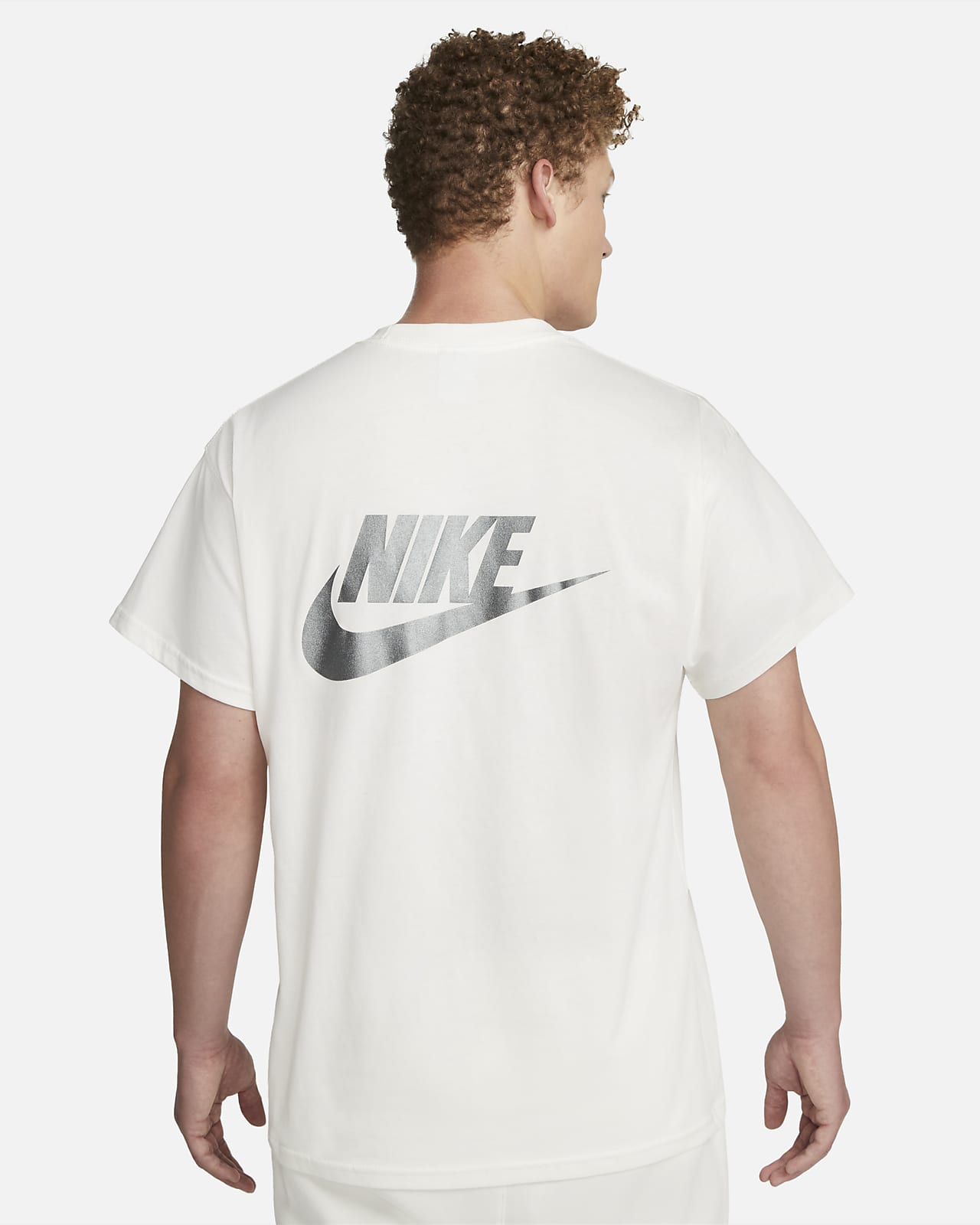 Nike Sportswear Standard Issue Men's T-Shirt. Nike NZ