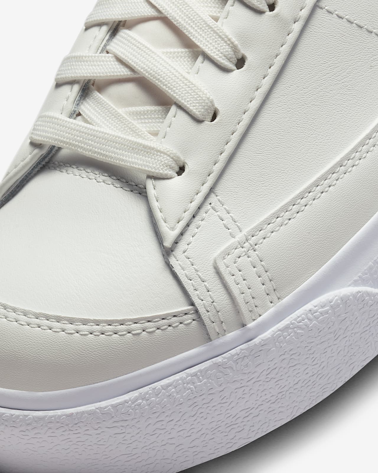 Nike Blazer Low Platform Women's Shoes. Nike IE