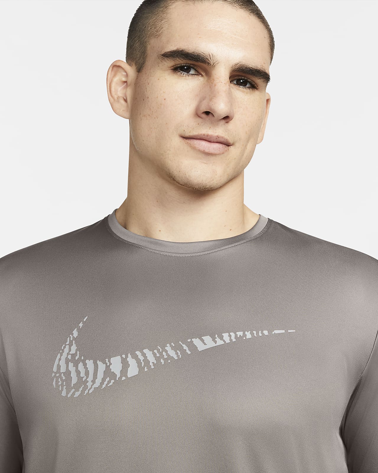 Nike Dri-FIT UV Run Division Miler mintás hosszú ujjú férfifelső. Nike HU