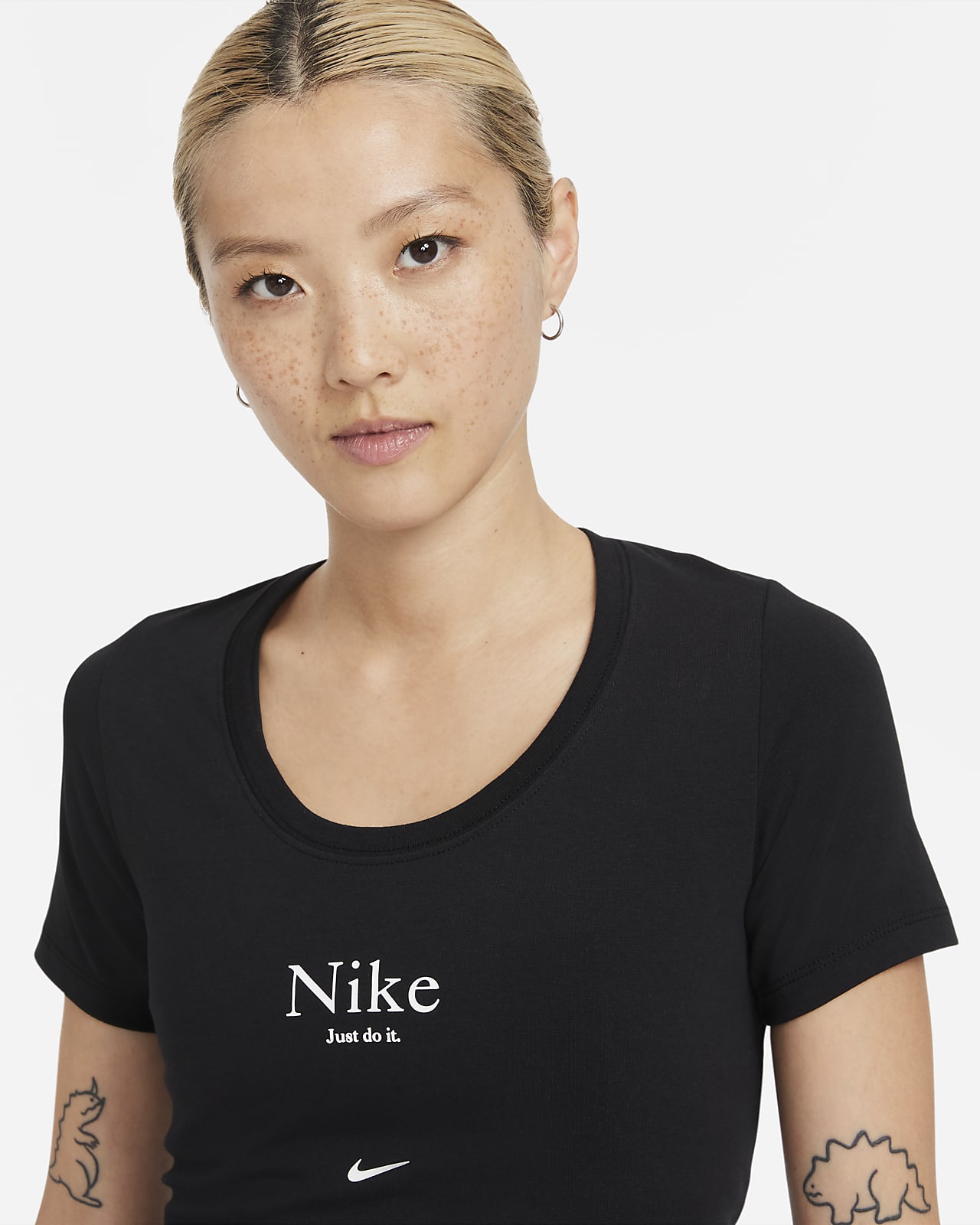 Nike Sportswear Essential Women's Short-Sleeve Crop Top. Nike AU
