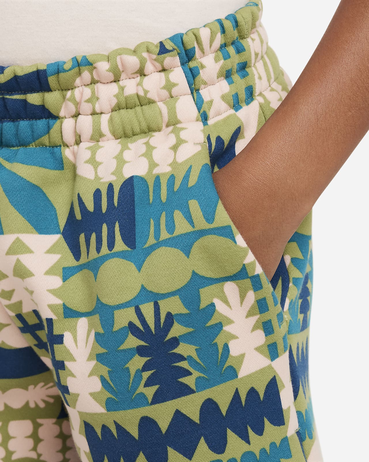 Nike Sportswear A.I.R. Icon Fleece Older Kids' Loose Shorts. Nike SG