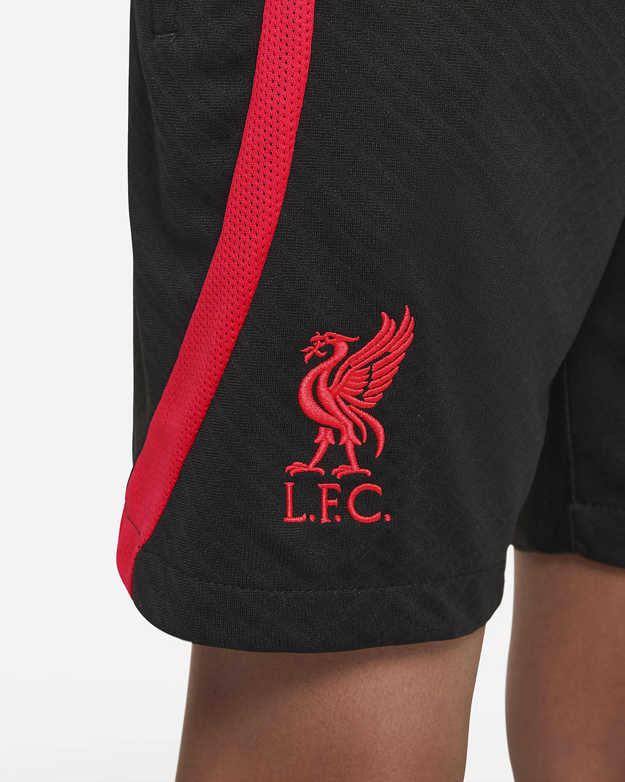 Liverpool F.C. Strike Older Kids' Nike Dri-FIT Football Shorts. Nike AE