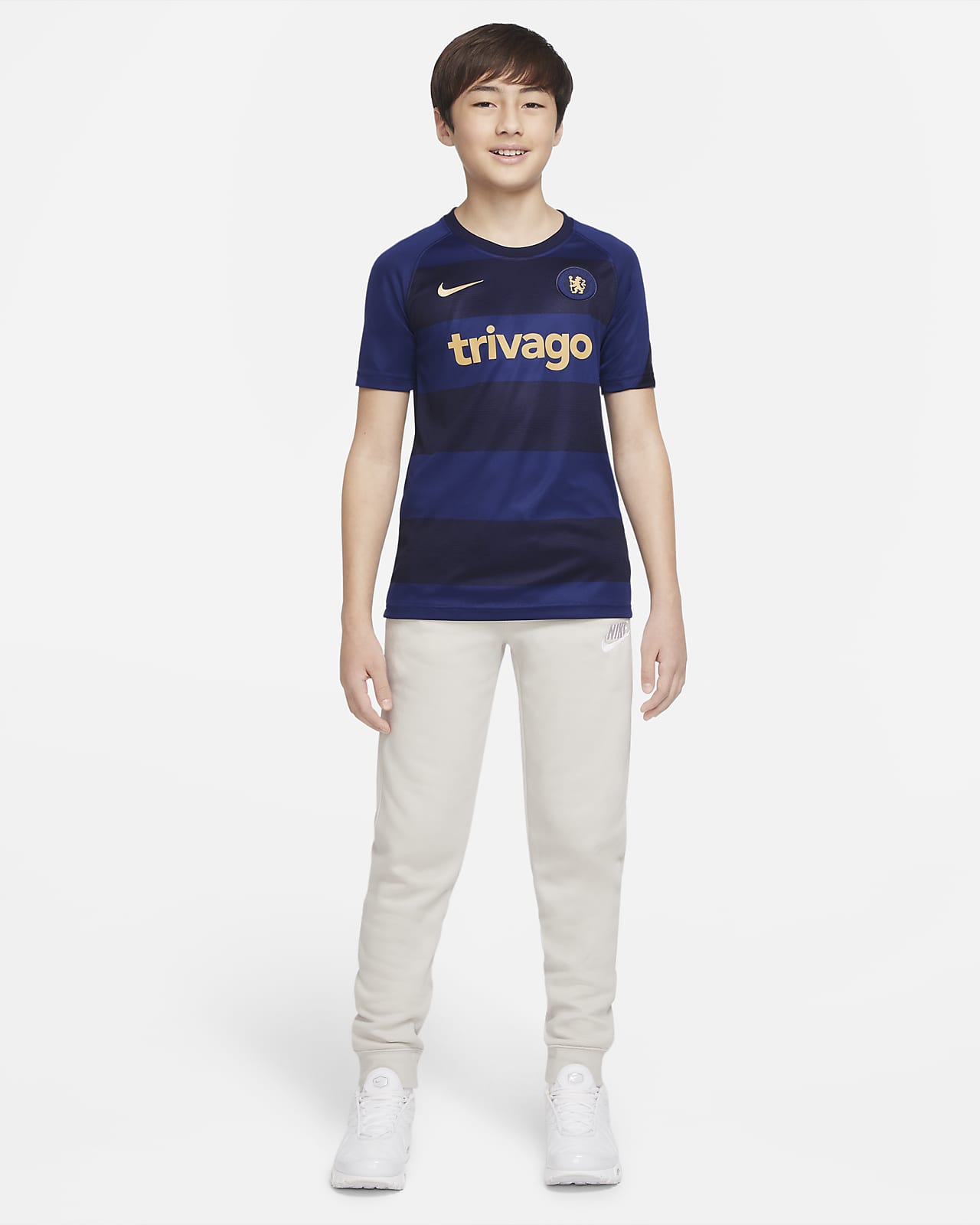 Chelsea F.C. Older Kids' Pre-Match Short-Sleeve Football Top. Nike SE