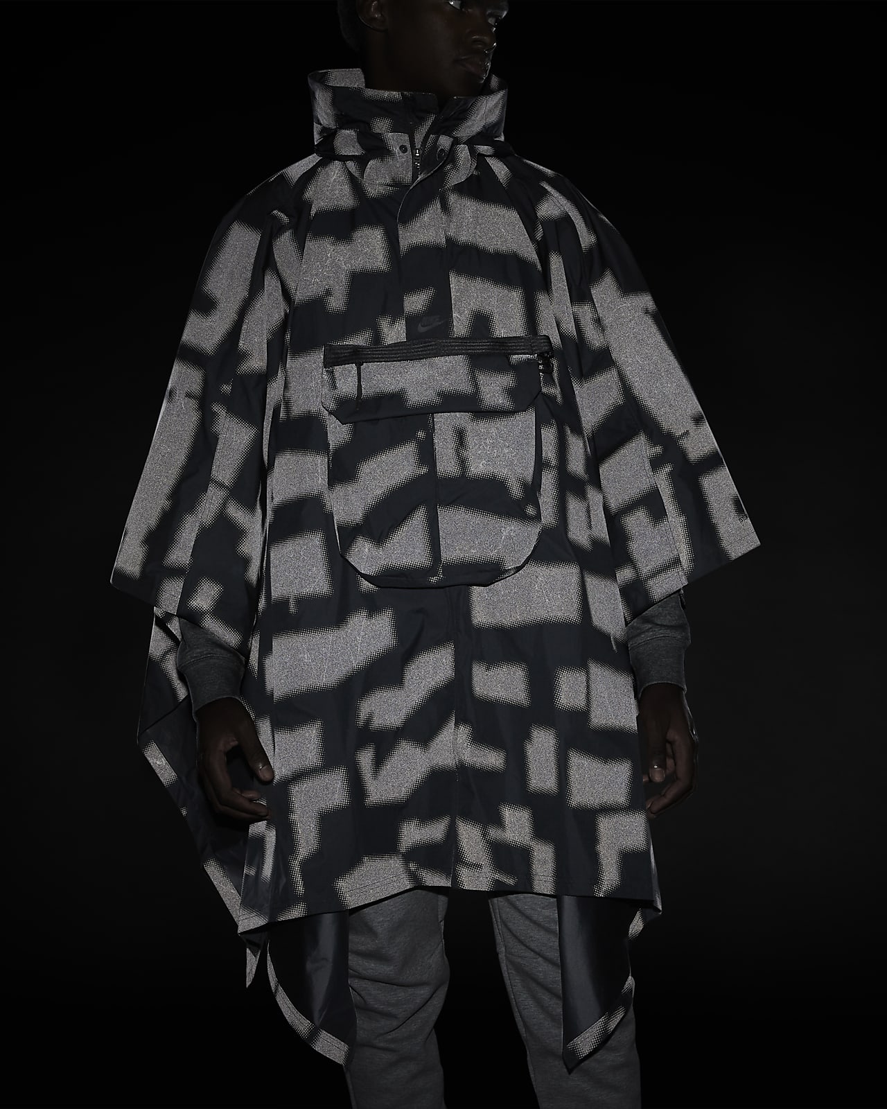Nike Sportswear Storm-FIT Tech Pack Poncho. Nike SE