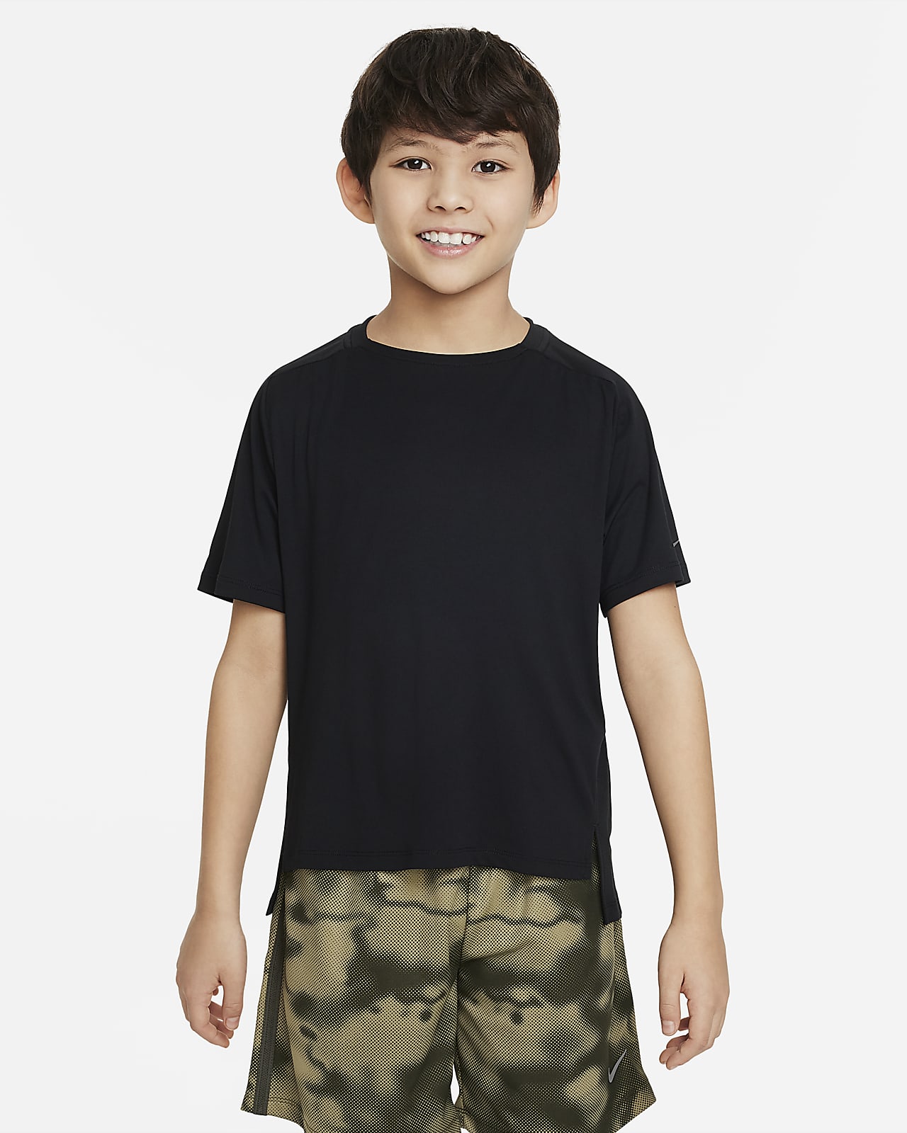 Nike Dri-FIT Multi Tech Older Kids' (Boys) Training Top. Nike SA
