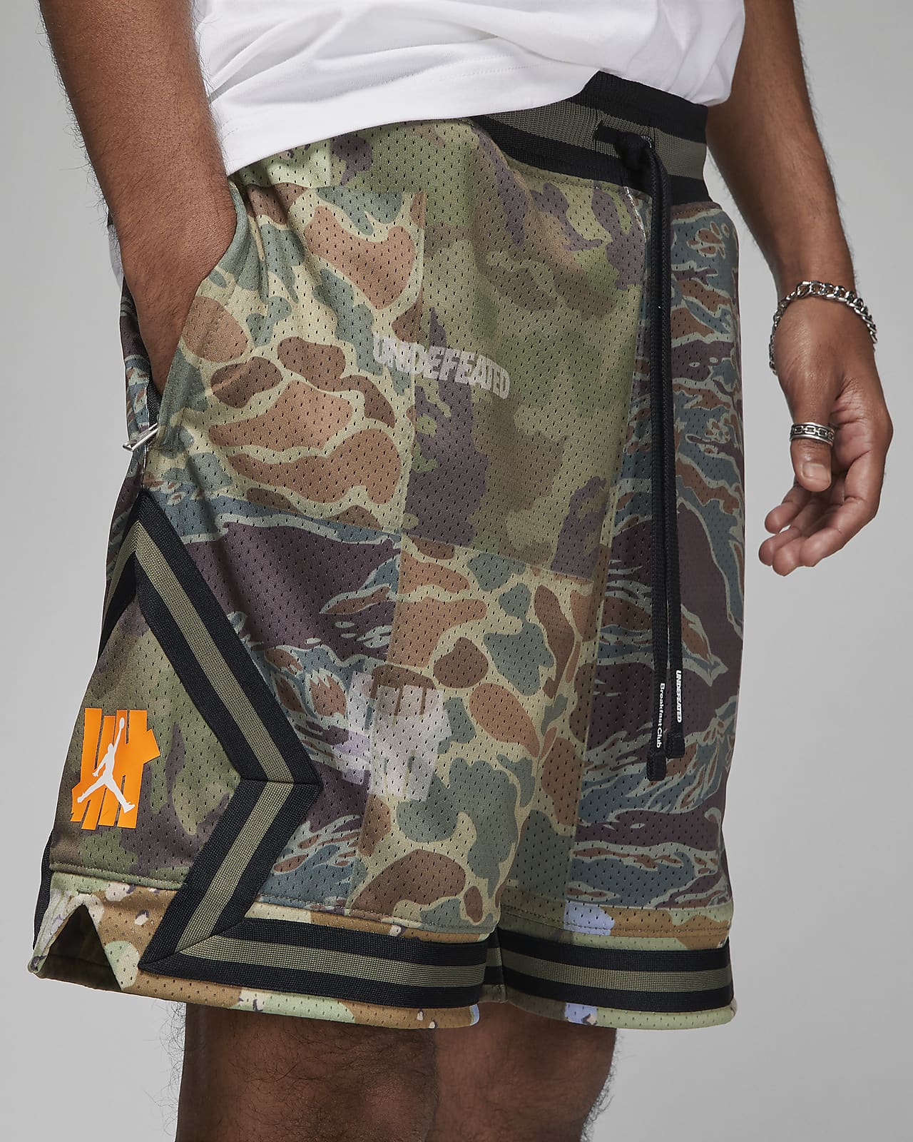 Jordan x UNDEFEATED Men's Shorts. Nike NL