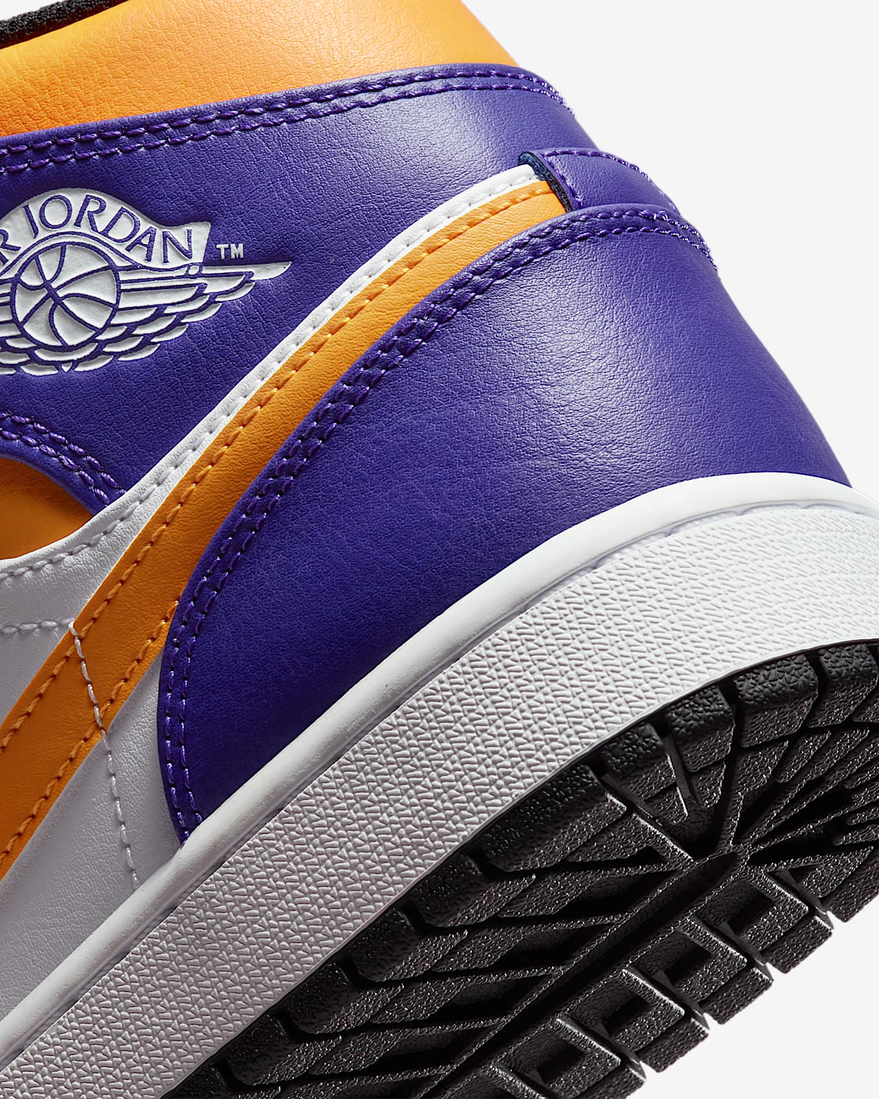 Air Jordan 1 Mid Men's Shoes. Nike PH