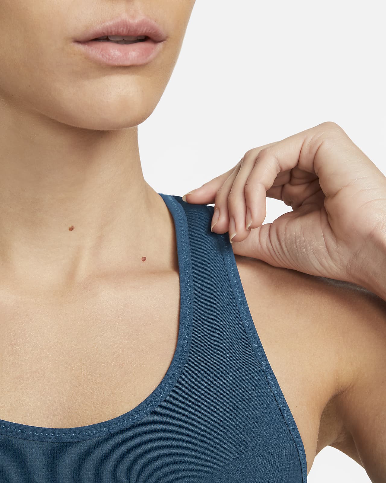 Nike Swoosh Women's High-Support Non-Padded Adjustable Sports Bra. Nike DK