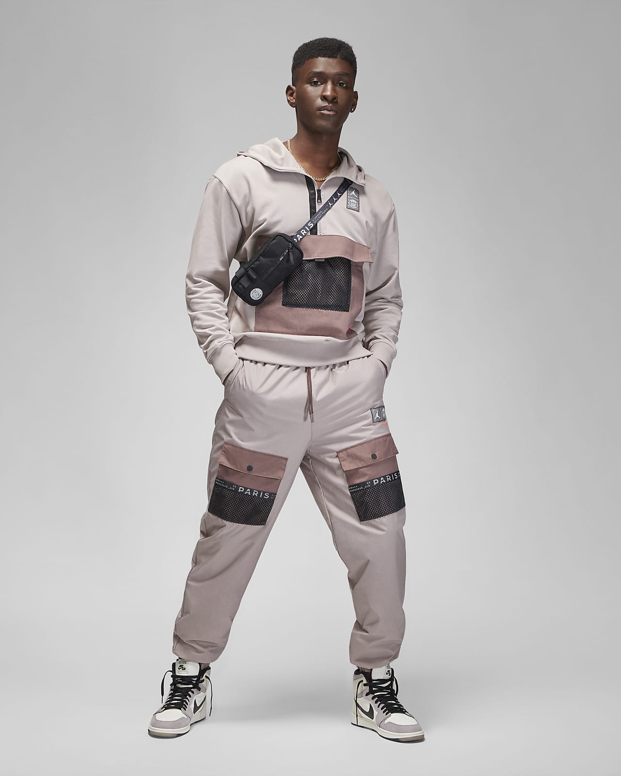 Paris Saint-Germain Men's Statement Pullover Hoodie. Nike NL