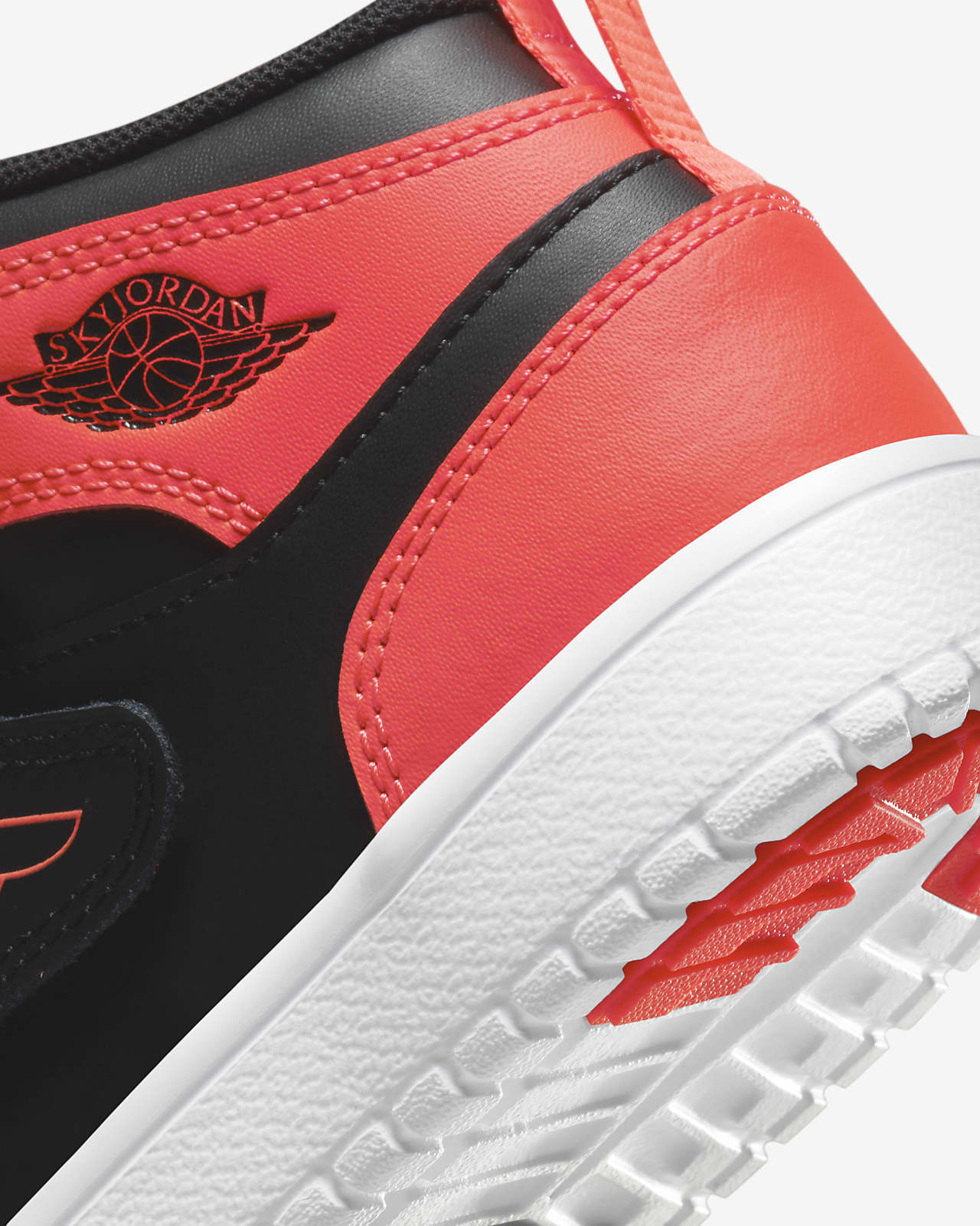 Sky Jordan 1 Younger Kids' Shoe. Nike PH