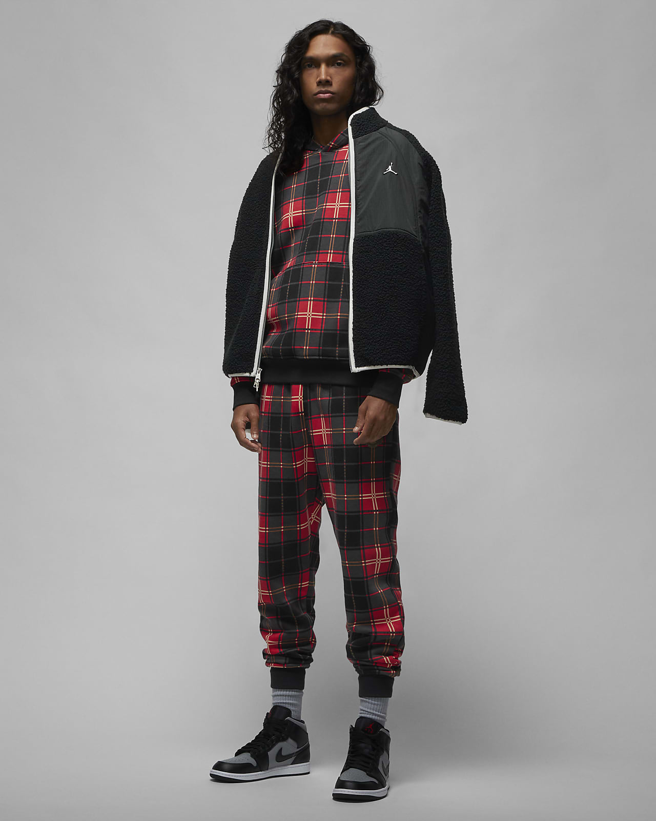 Jordan Essential Festive Men's Fleece Trousers. Nike ID