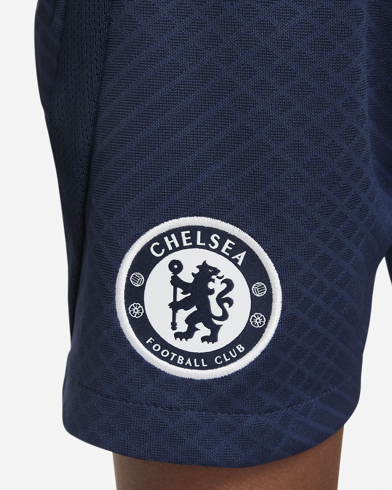 Chelsea F.C. Strike Older Kids' Nike Dri-FIT Football Shorts. Nike CZ