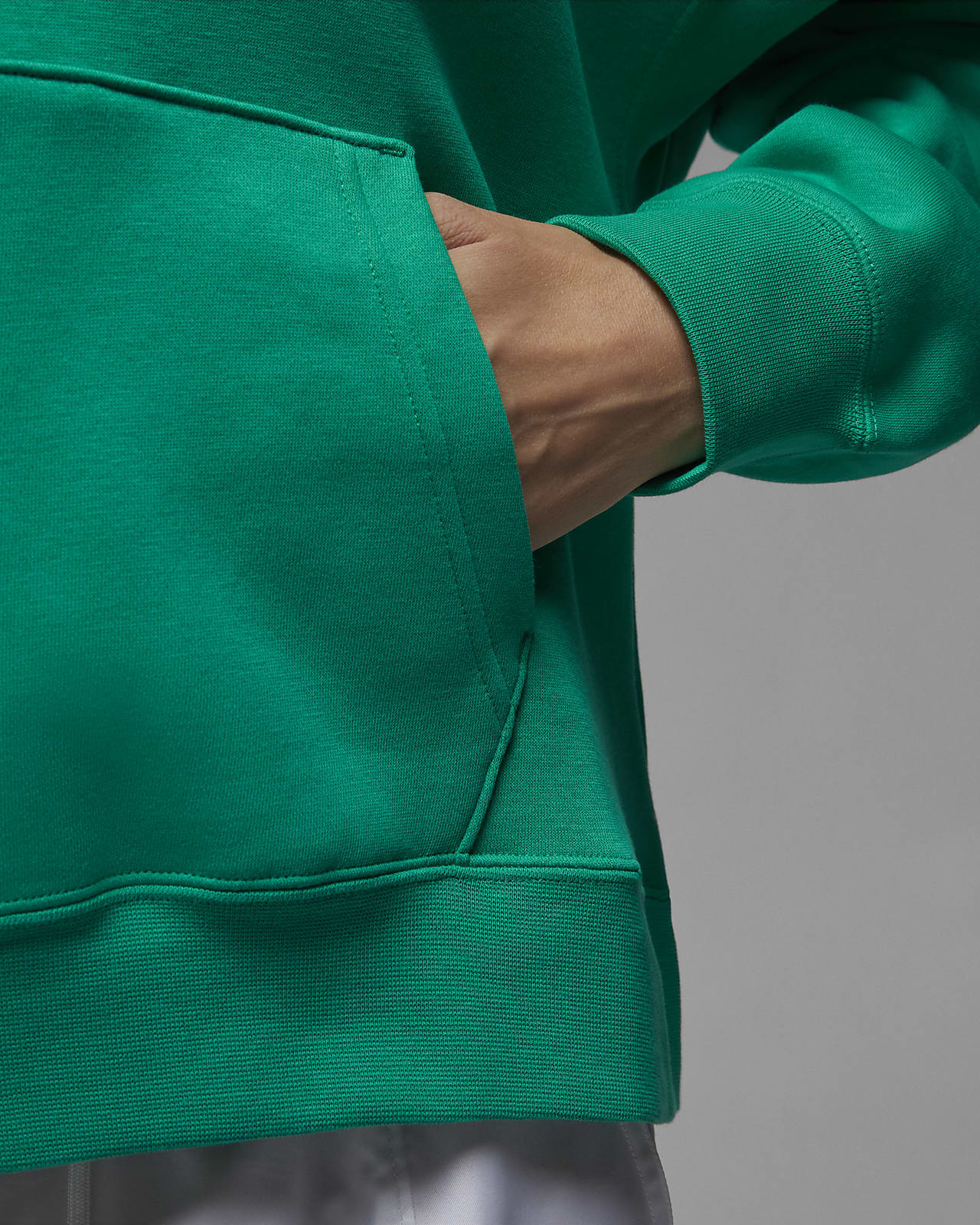 Jordan Zone 23 Women's Pullover Hoodie. Nike LU