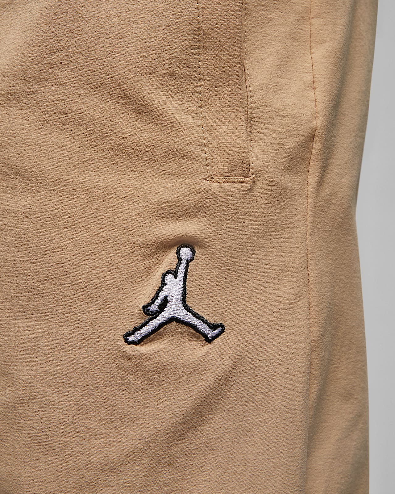 Jordan Essentials Men's Woven Trousers. Nike AE