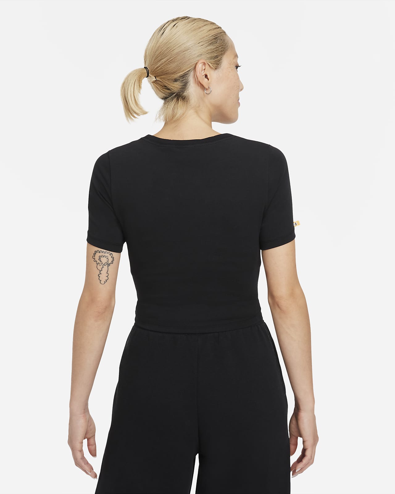 Nike Sportswear Essential Women's Short-Sleeve Crop Top. Nike AU