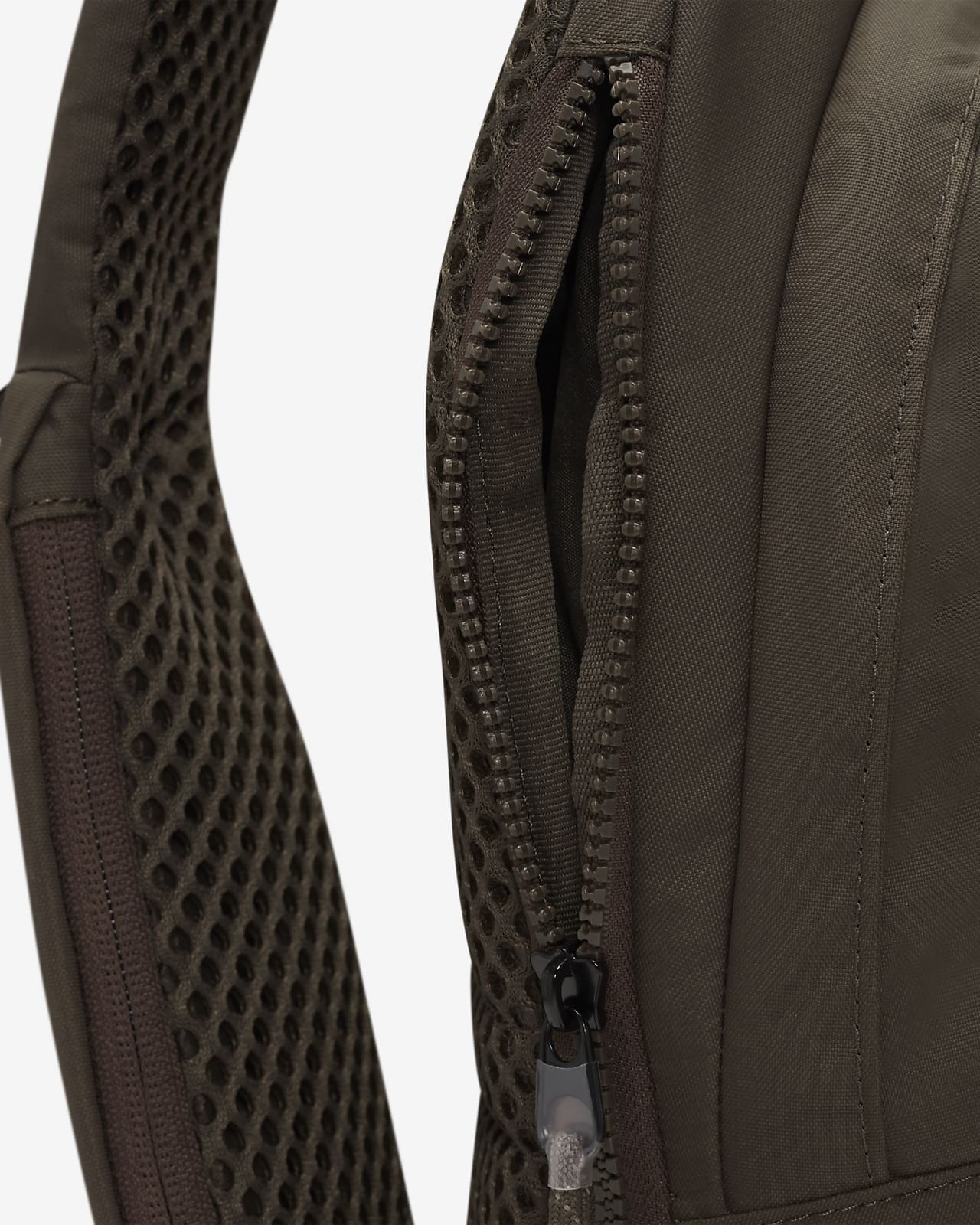Nike Sportswear Essentials Sling Bag (8L). Nike SG