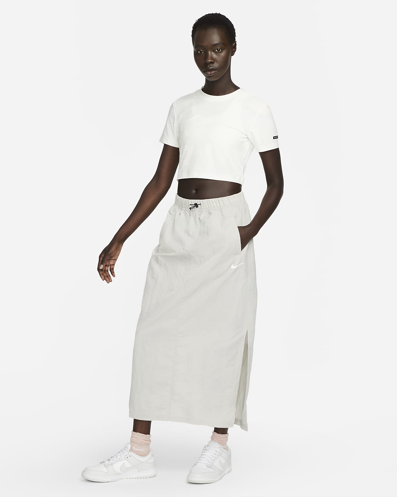 Nike Sportswear Essential Falda de tejido Woven de talle alto - Mujer. Nike ES