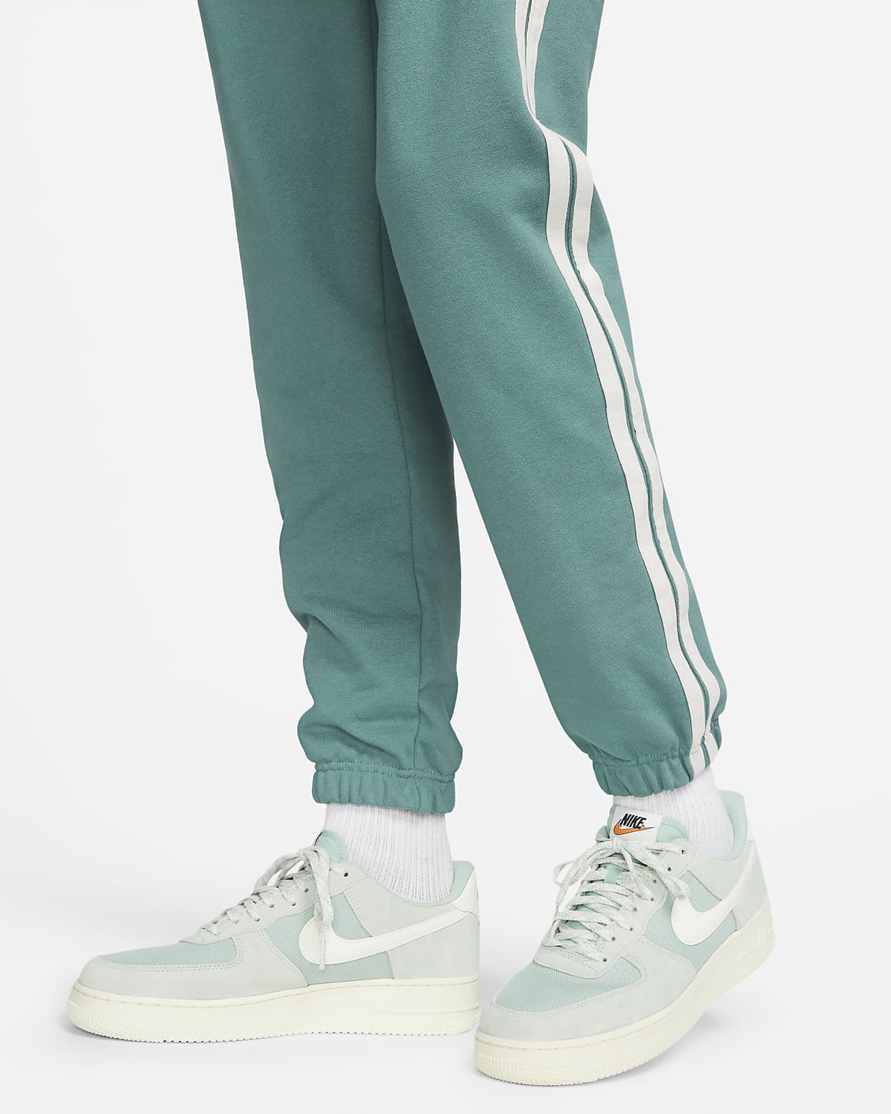 Nike Sportswear Men's Retro Fleece Trousers. Nike IE
