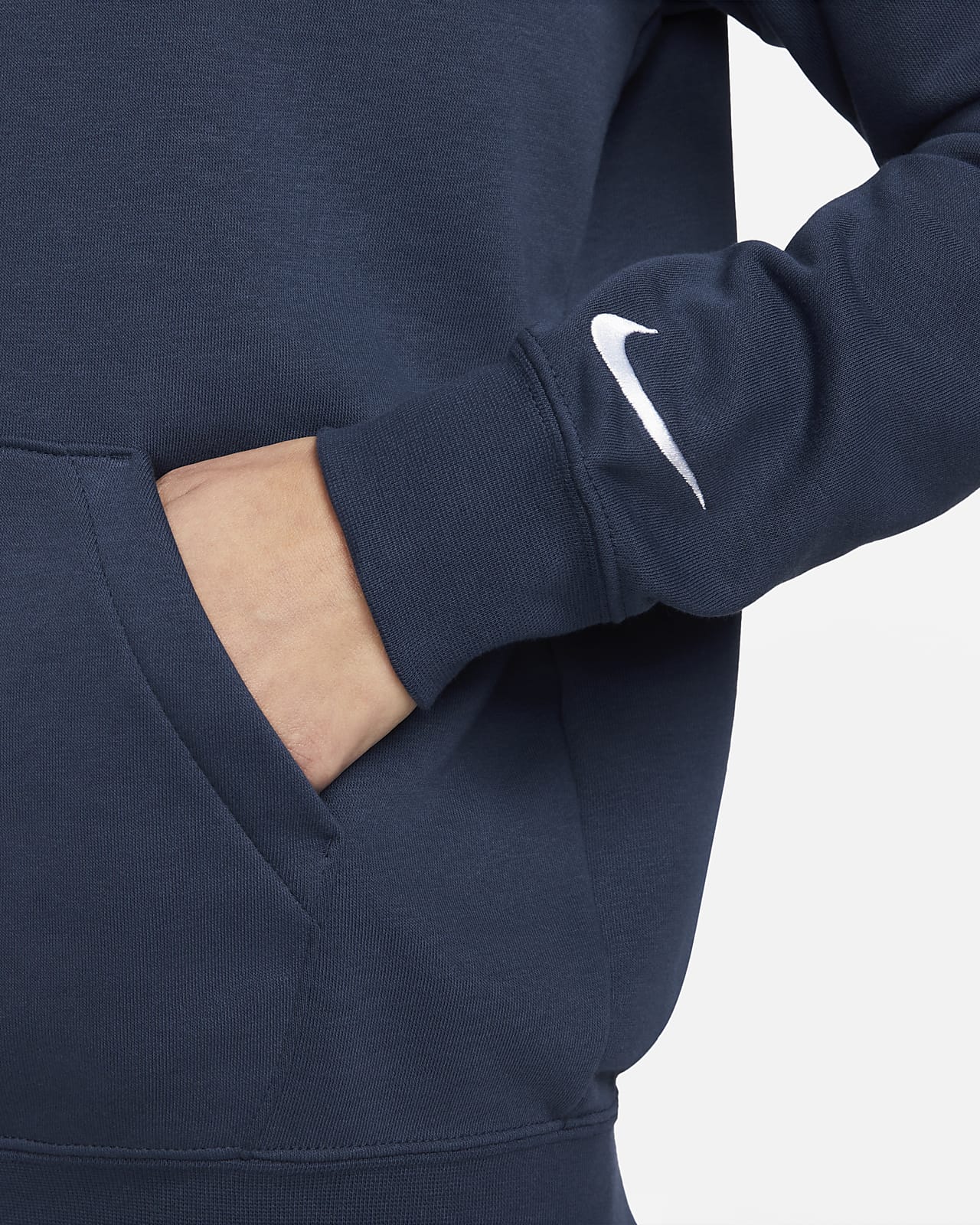 FFF Essential Women's Fleece Pullover Hoodie. Nike SA