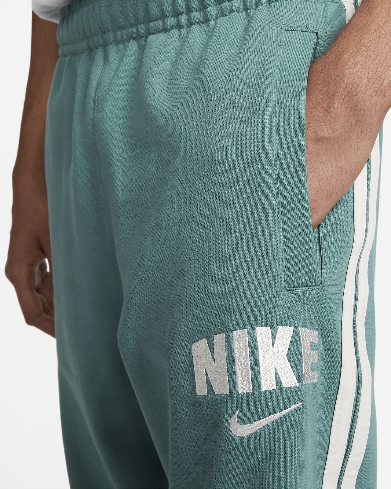 Nike Sportswear Men's Retro Fleece Trousers. Nike IE