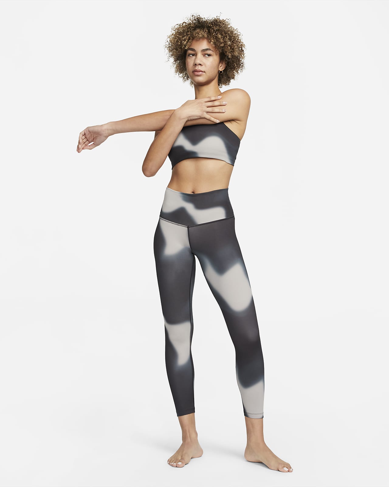 Nike Yoga Women's High-Waisted 7/8 Gradient-Dye Leggings. Nike AE