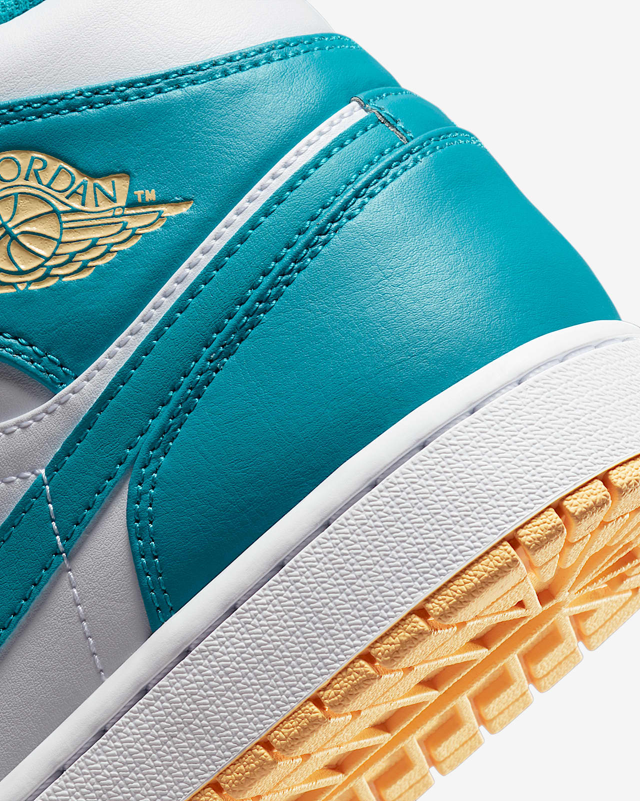 Air Jordan 1 Mid Men's Shoes. Nike AT