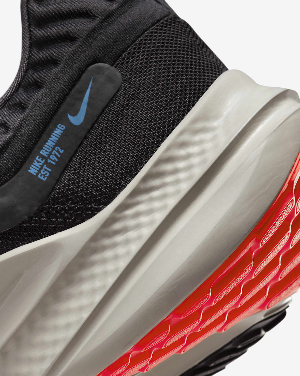 Nike Quest 5 男款路跑鞋。Nike TW