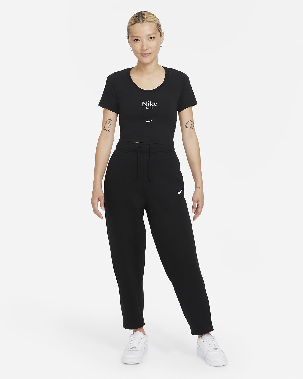 Nike Sportswear Essential Women's Short-Sleeve Crop Top. Nike SK