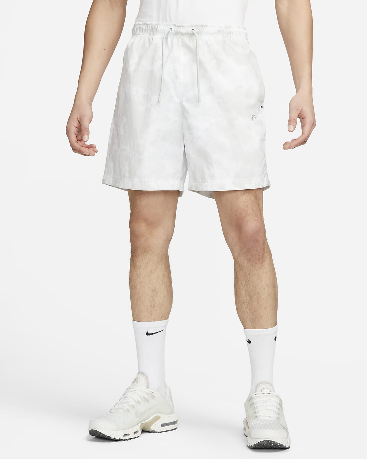 Short tissé Nike Sportswear Tech Pack pour homme. Nike LU