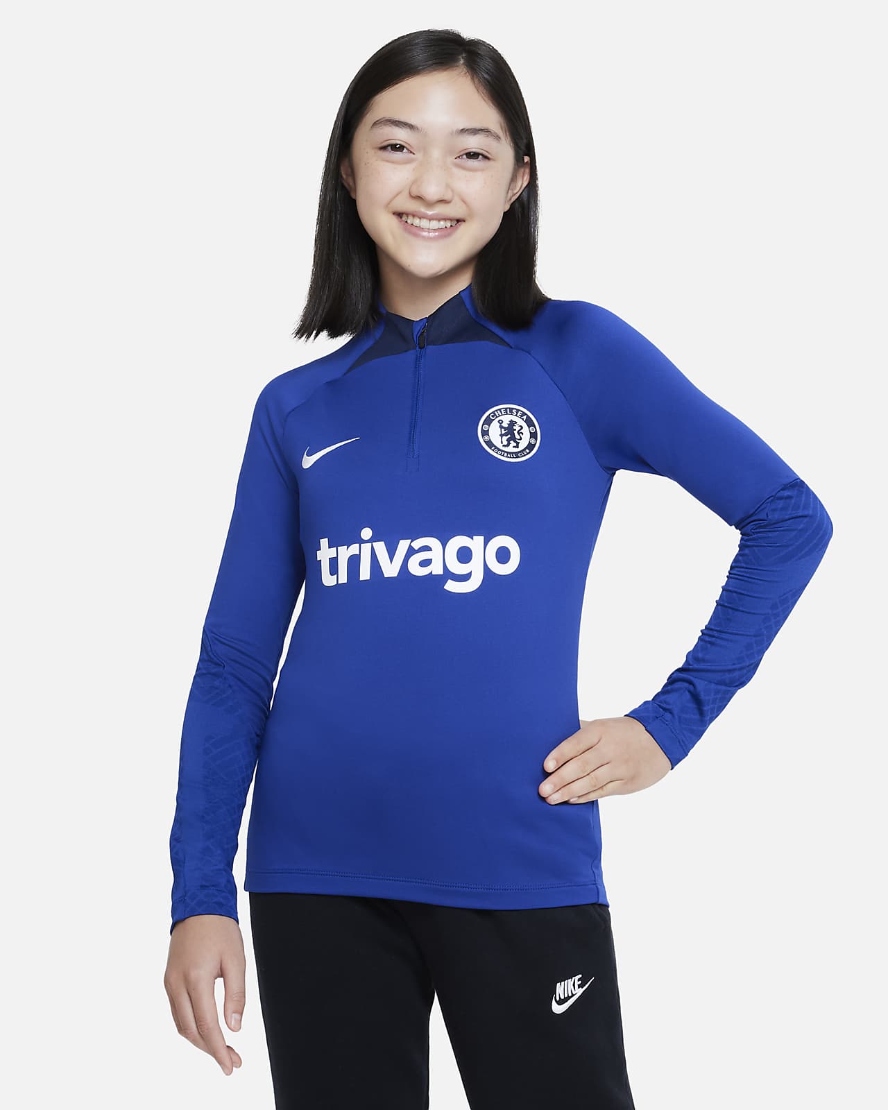 Chelsea F.C. Strike Older Kids' Nike Dri-FIT Football Drill Top. Nike BE